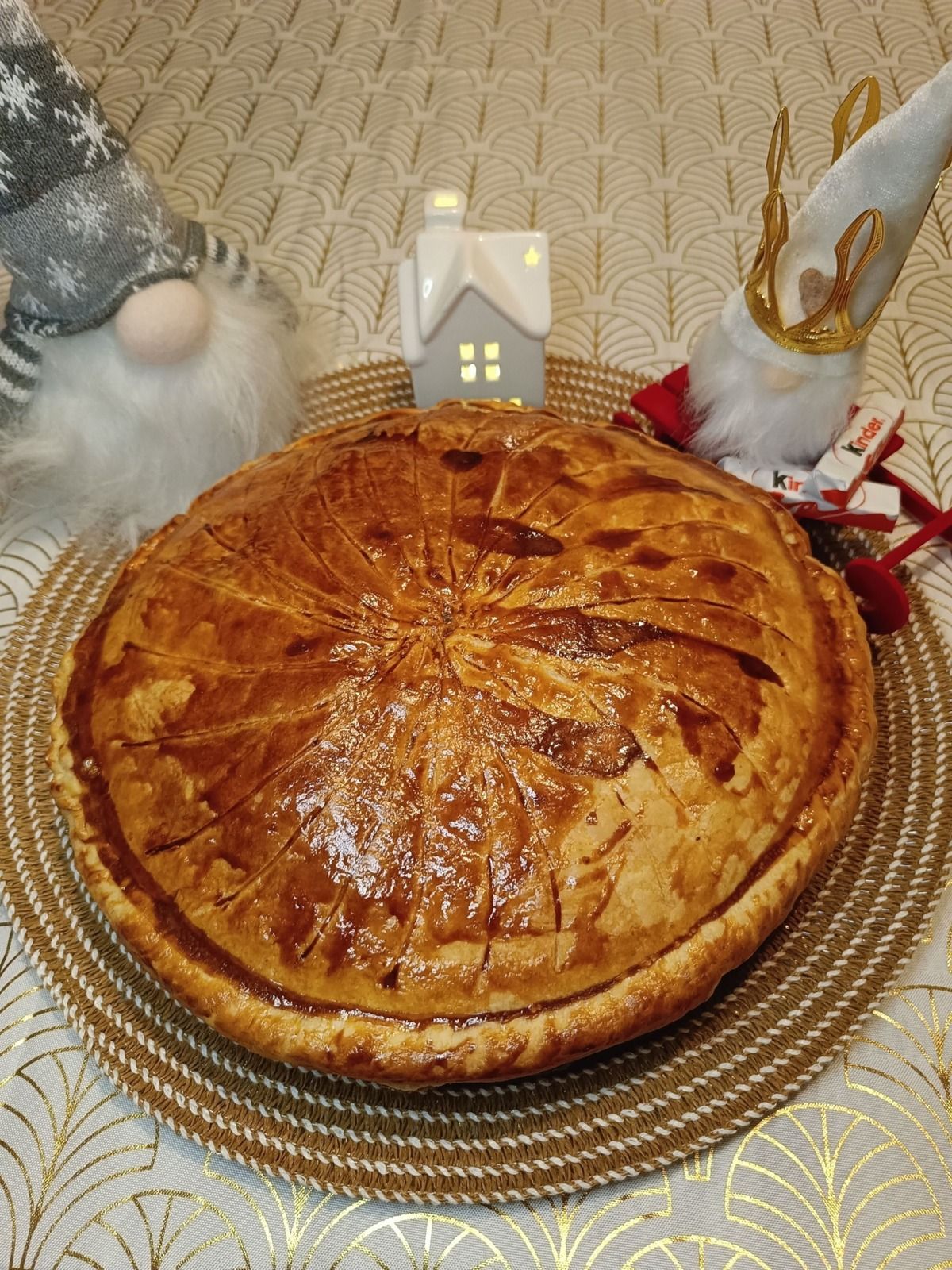 Galette frangipane au Kinder de Popote de petit_bohnium et ses recettes ...